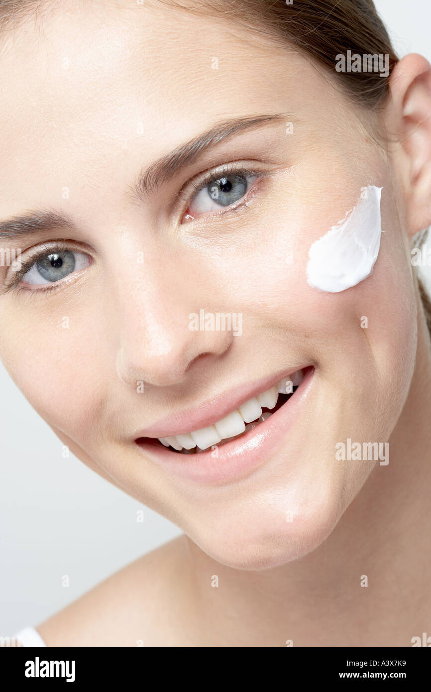 Apply applying creams hi-res stock photography and images - Alamy