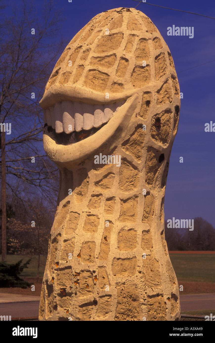 Community peanut statue hi-res stock photography and images - Alamy
