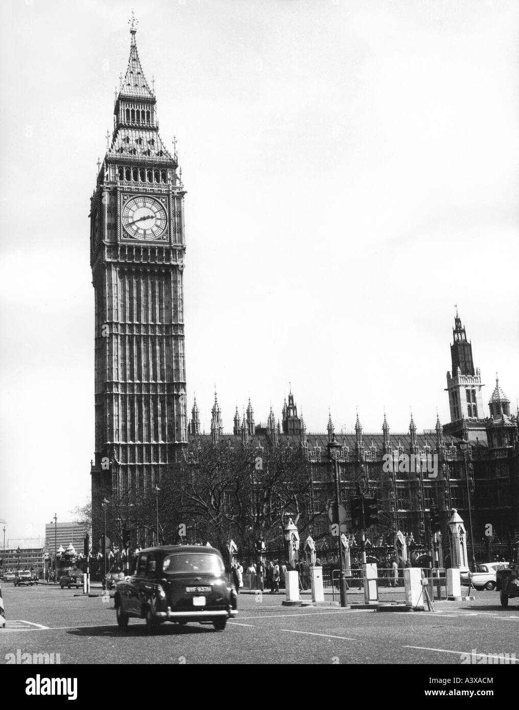 1950s houses uk hi-res stock photography and images - Alamy