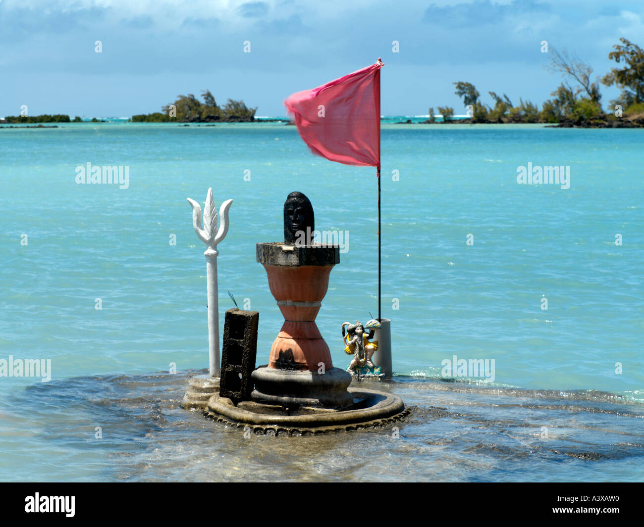 Anse La Raie Mauritius Shiva Statue in the Sea Stock Photo - Alamy