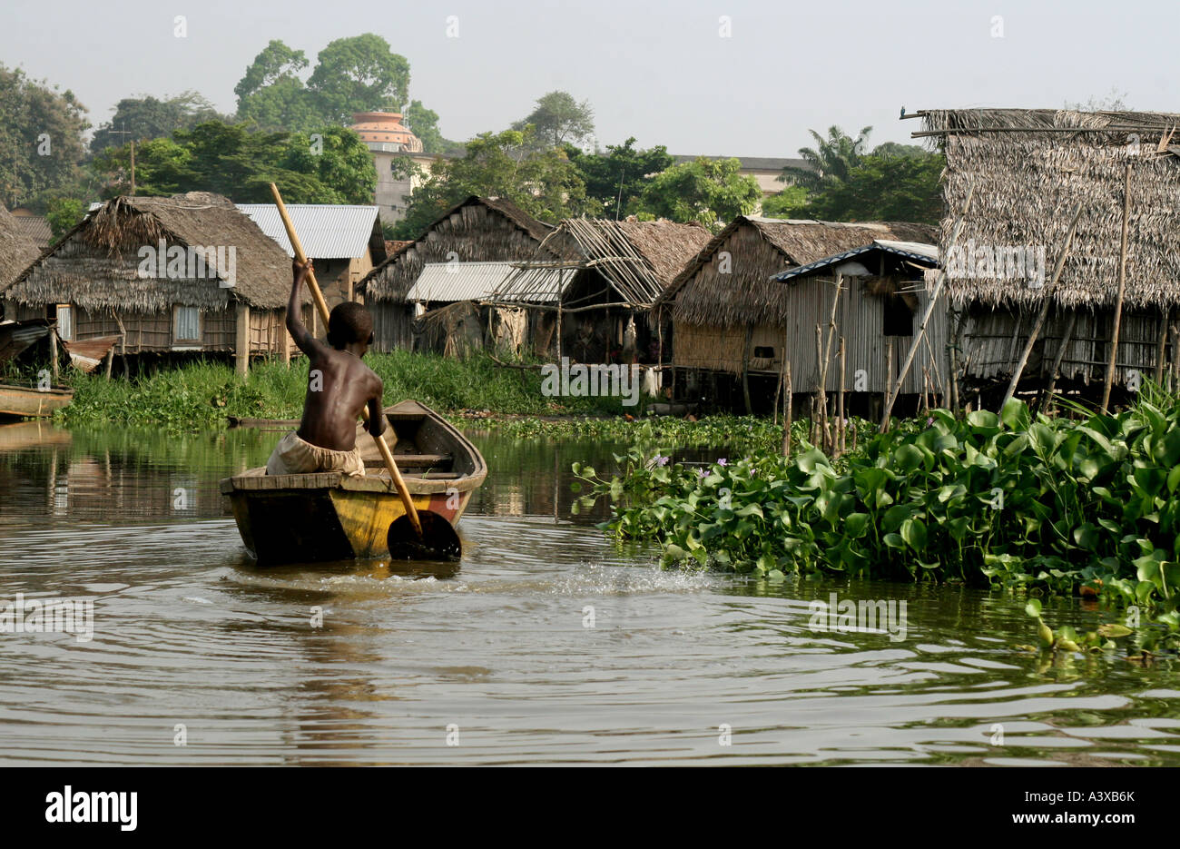 Benin village thatched hi-res stock photography and images - Alamy