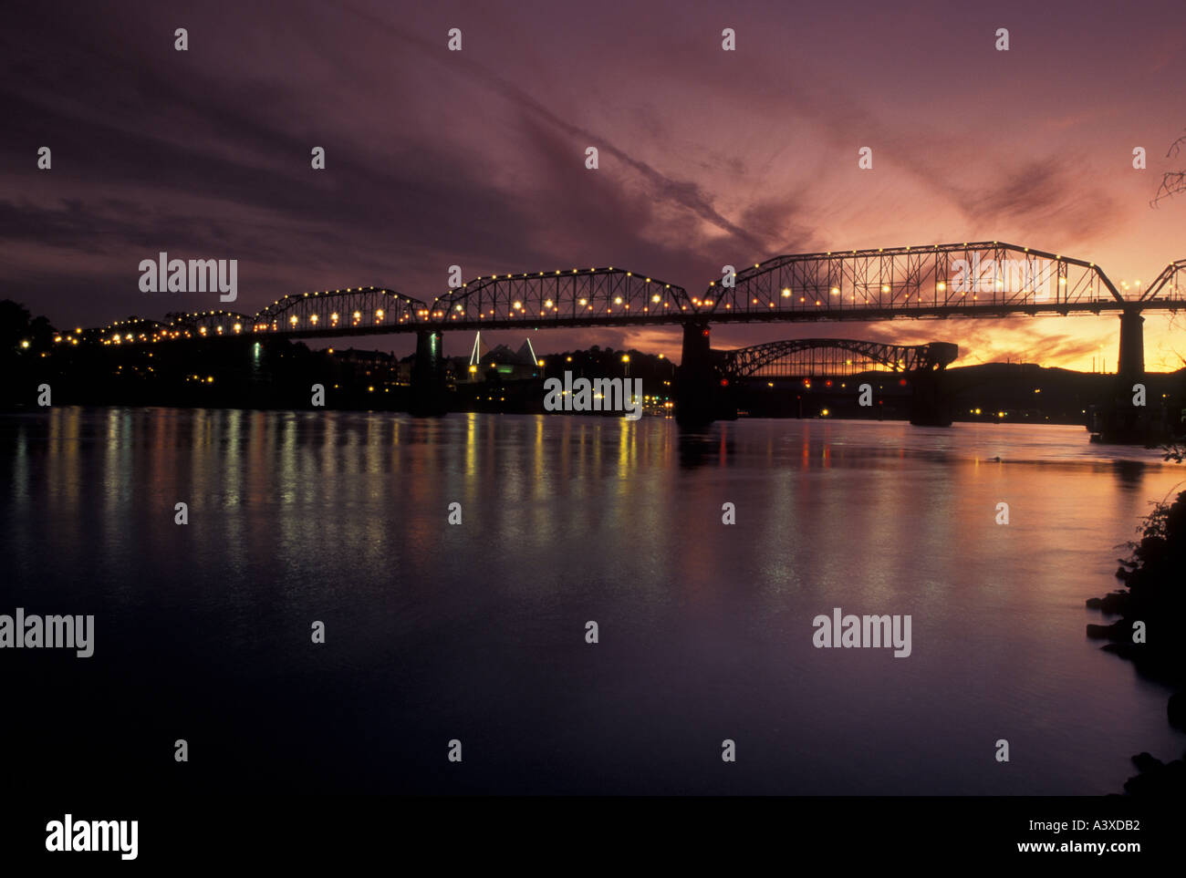 Chattanooga tennessee river scenic hi-res stock photography and images ...