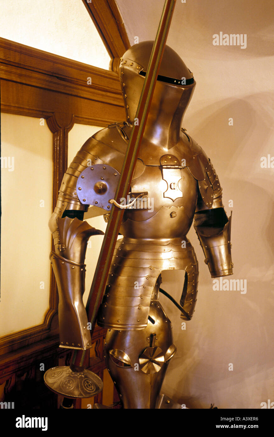 Knights armour hi-res stock photography and images - Alamy