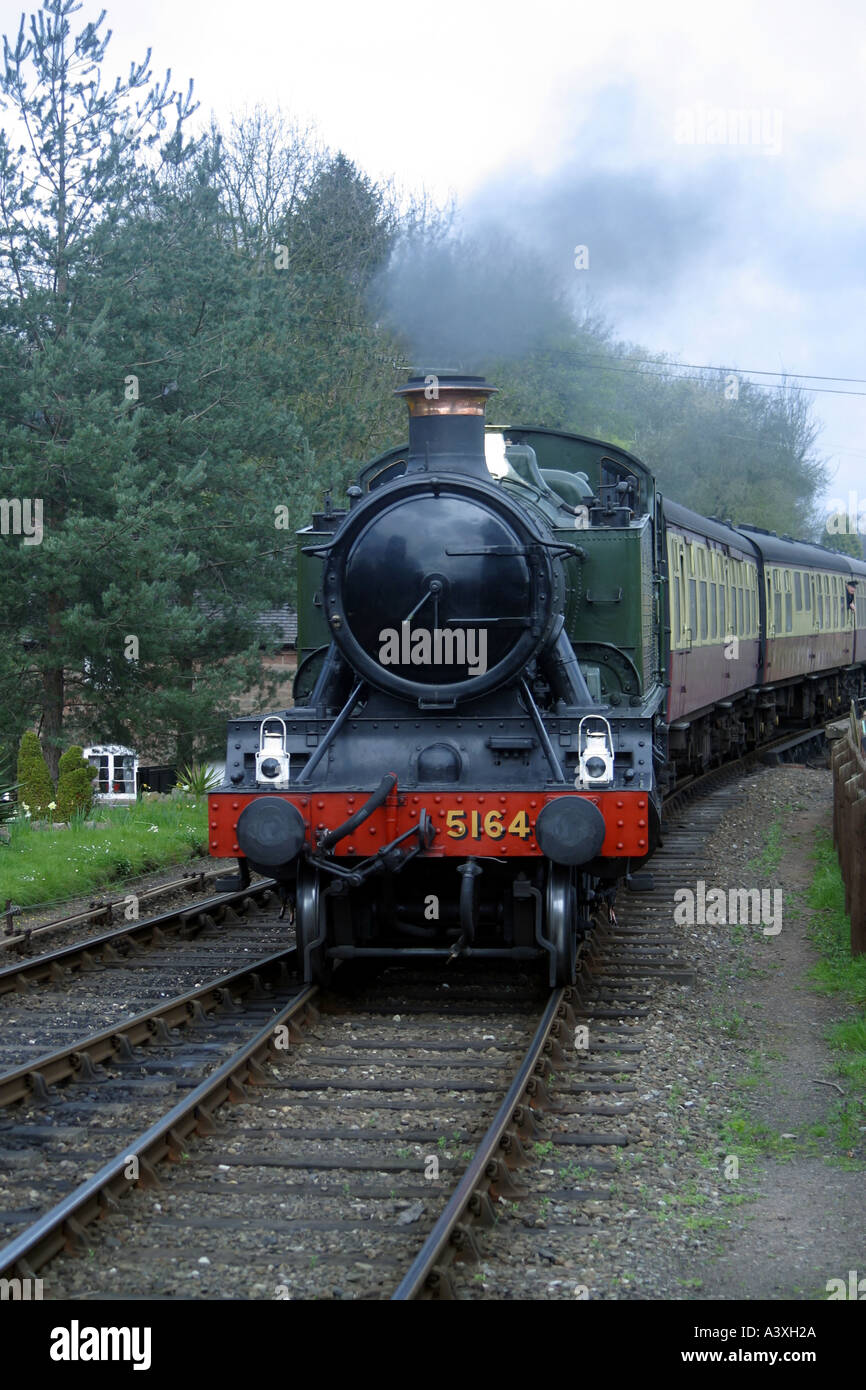 STEAM LOCOMOTIVE PULLING INTO HAMPTON LOADE STATION SEVERN VALLEY ...