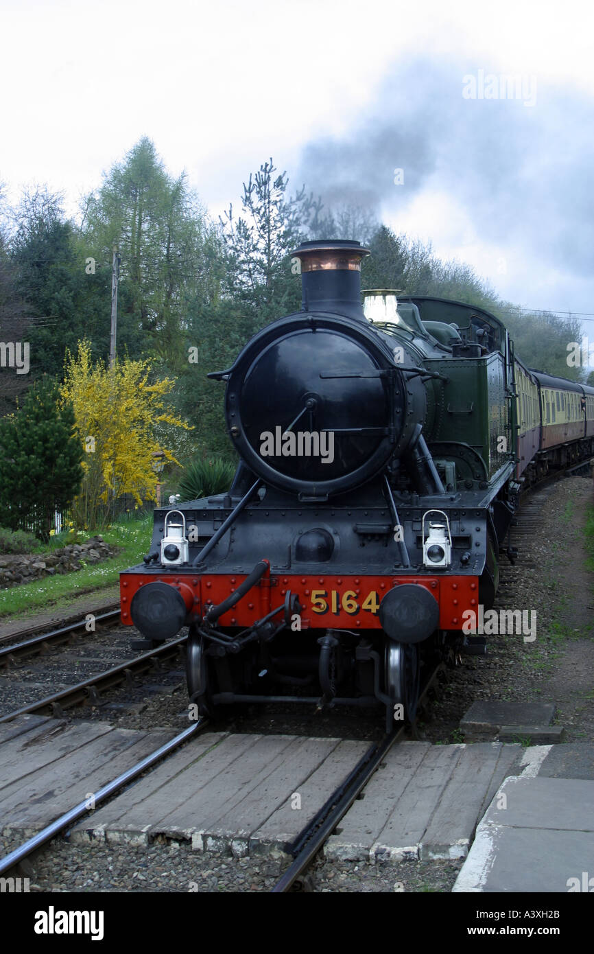 STEAM LOCOMOTIVE PULLING INTO HAMPTON LOADE STATION SEVERN VALLEY ...