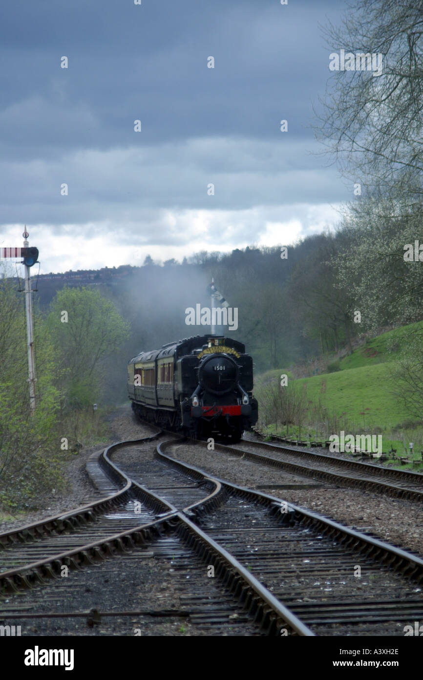 STEAM LOCOMOTIVE PULLING INTO HAMPTON LOADE STATION SEVERN VALLEY ...