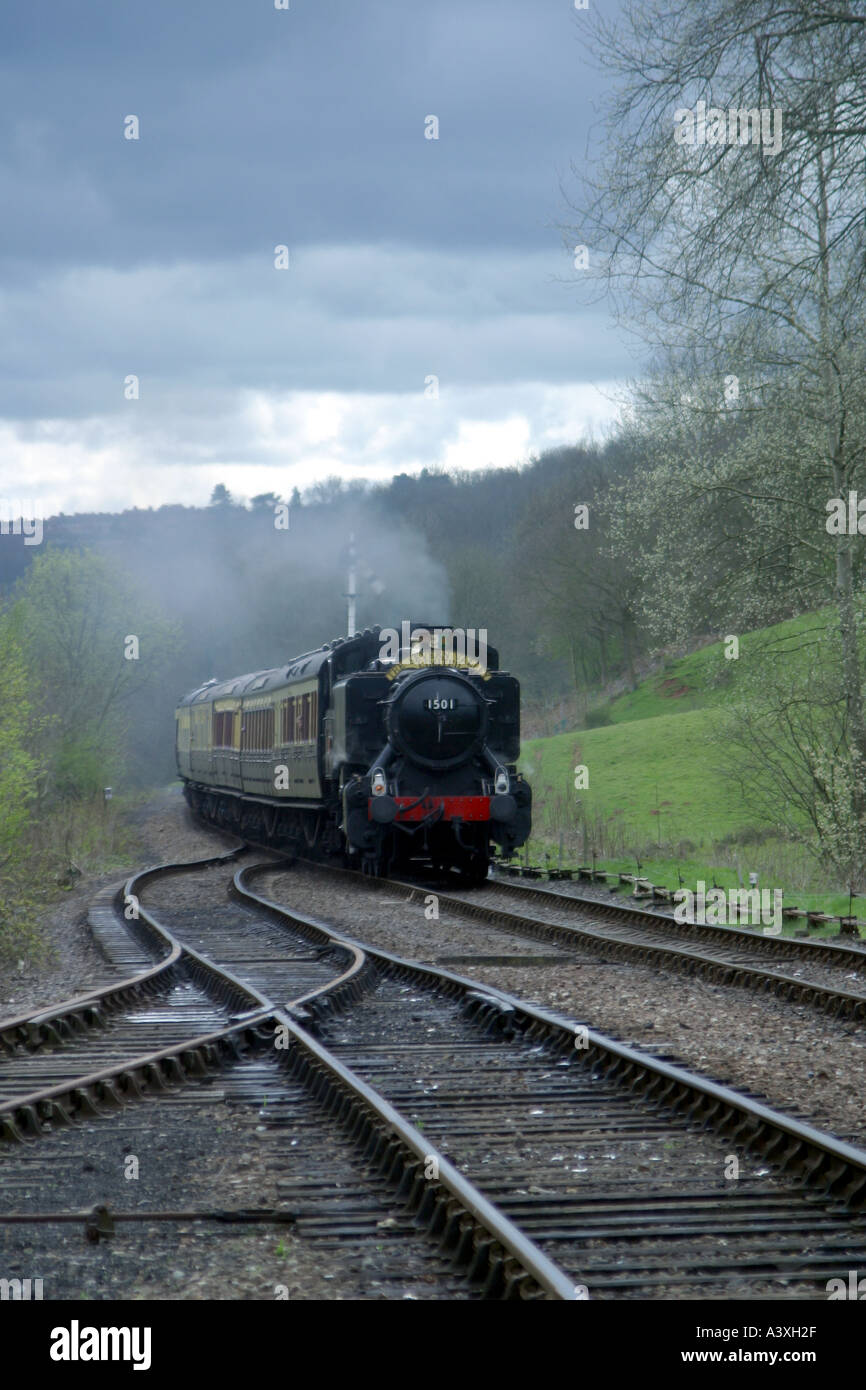 STEAM LOCOMOTIVE PULLING INTO HAMPTON LOADE STATION SEVERN VALLEY ...