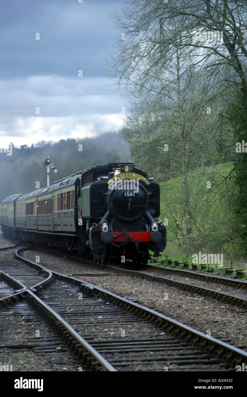 STEAM LOCOMOTIVE PULLING INTO HAMPTON LOADE STATION SEVERN VALLEY ...