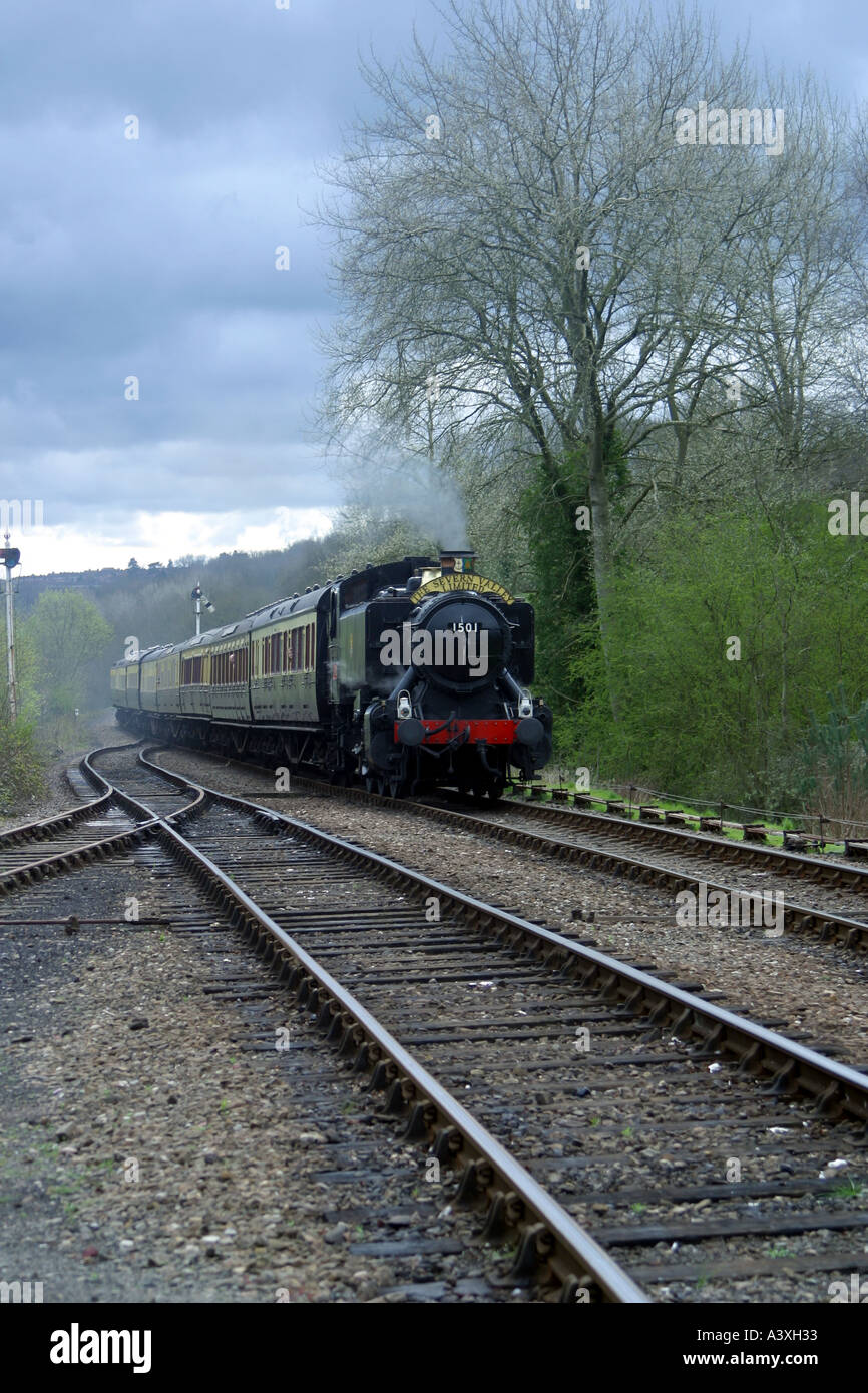 STEAM LOCOMOTIVE PULLING INTO HAMPTON LOADE STATION SEVERN VALLEY ...