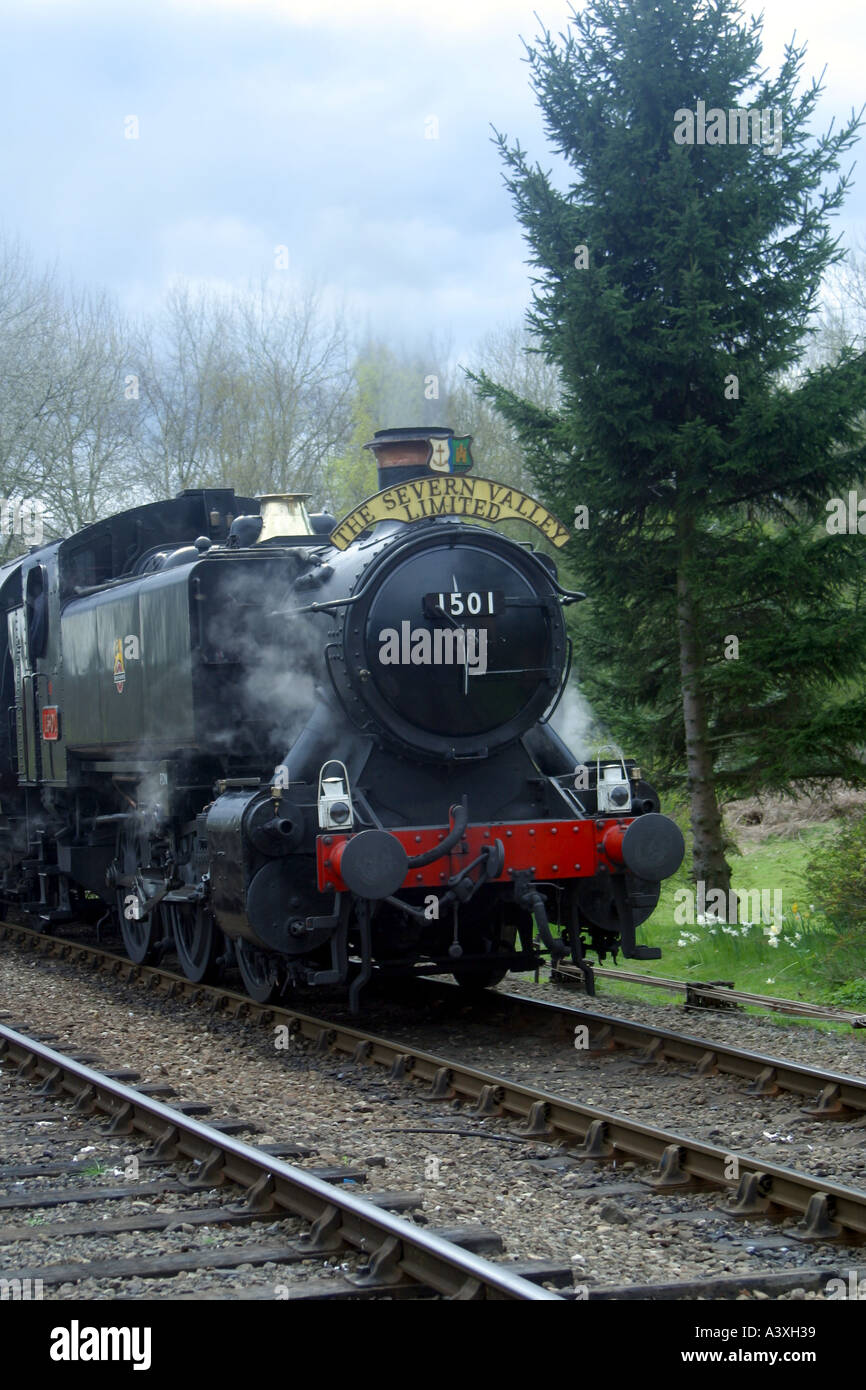 STEAM LOCOMOTIVE PULLING INTO HAMPTON LOADE STATION SEVERN VALLEY ...