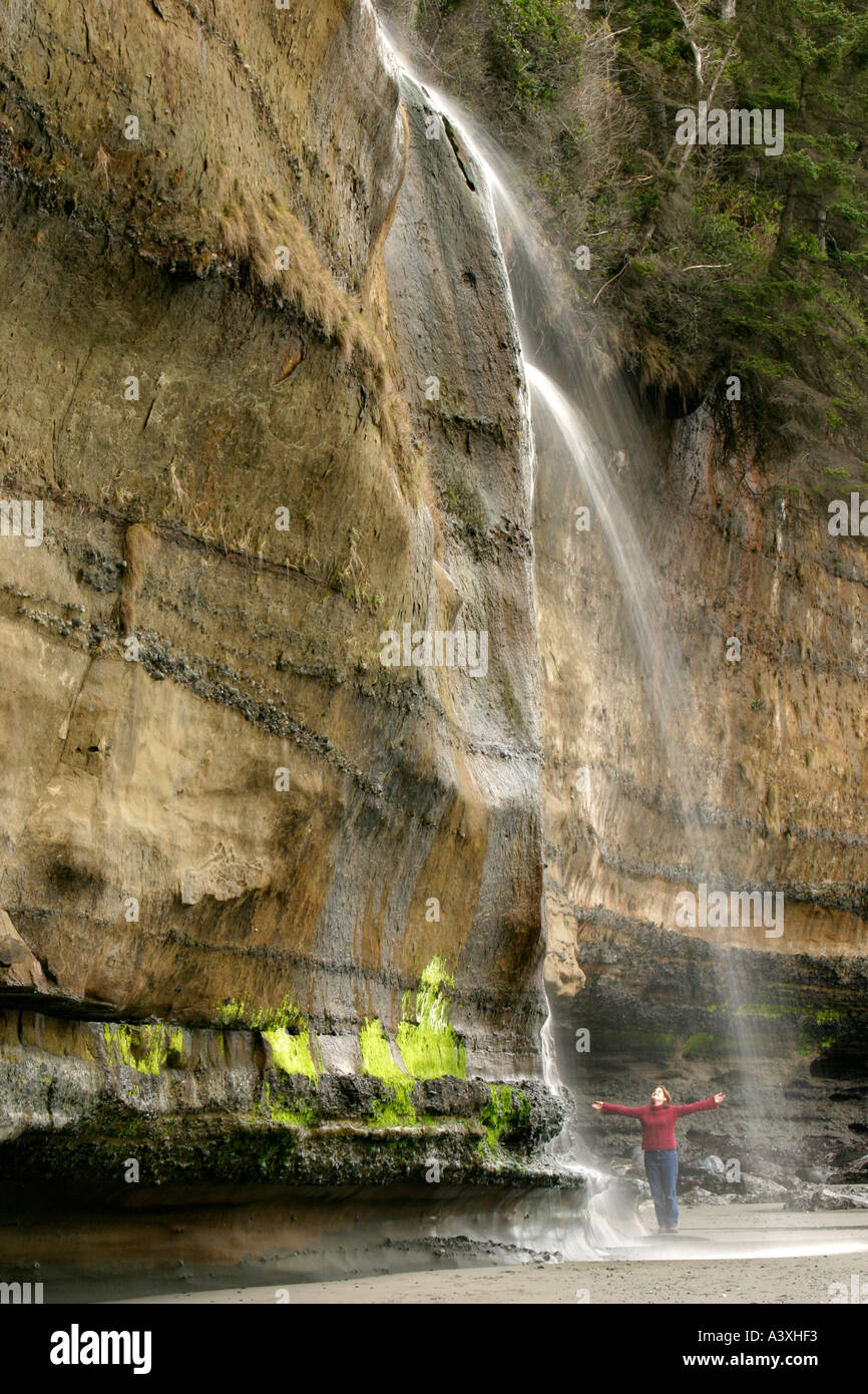 Rainforest waterfall motion canada hi-res stock photography and images ...