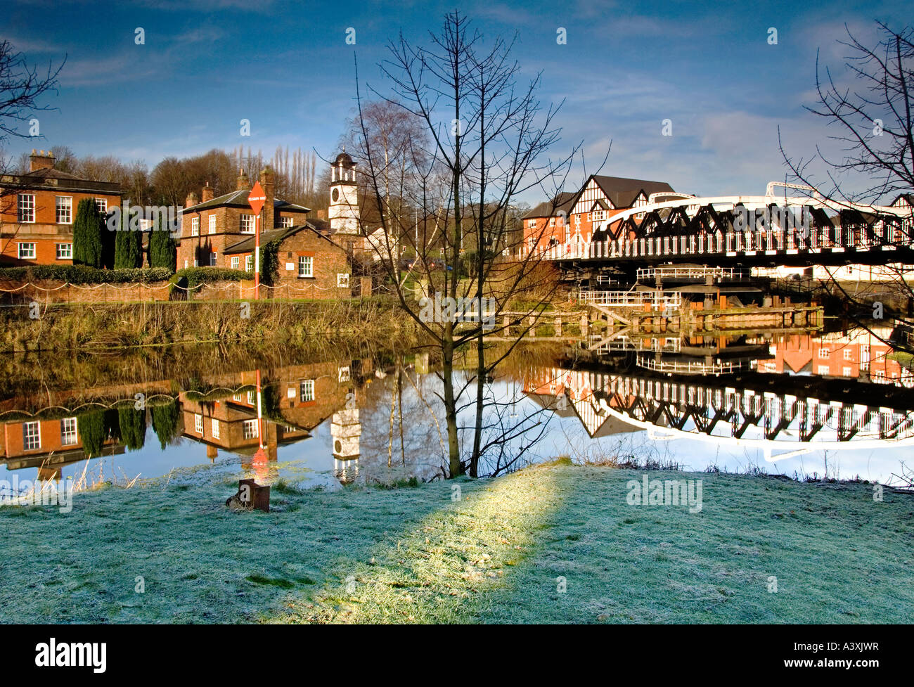 Swinging pontoon bridge hi-res stock photography and images - Alamy