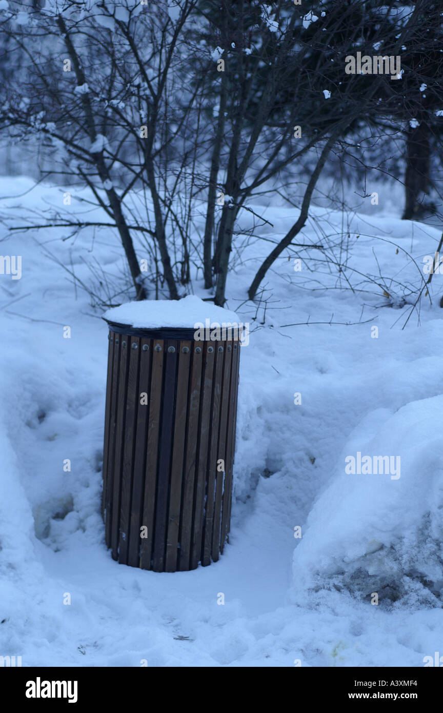 Roadside waste bin in snow Stock Photo - Alamy
