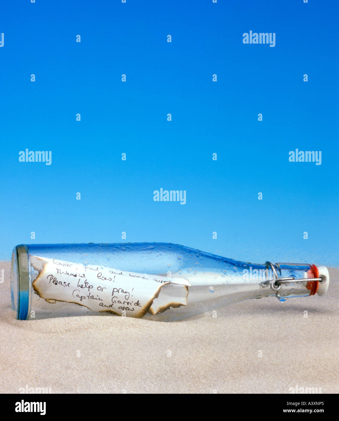 Message on bottle hi-res stock photography and images - Alamy
