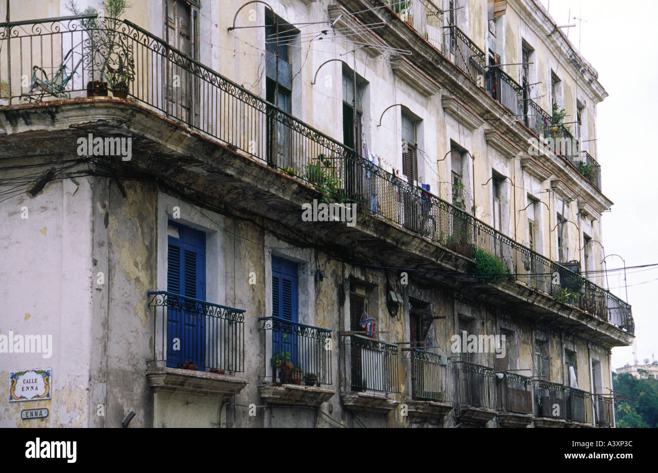 Colonial block house exterior hi-res stock photography and images - Alamy