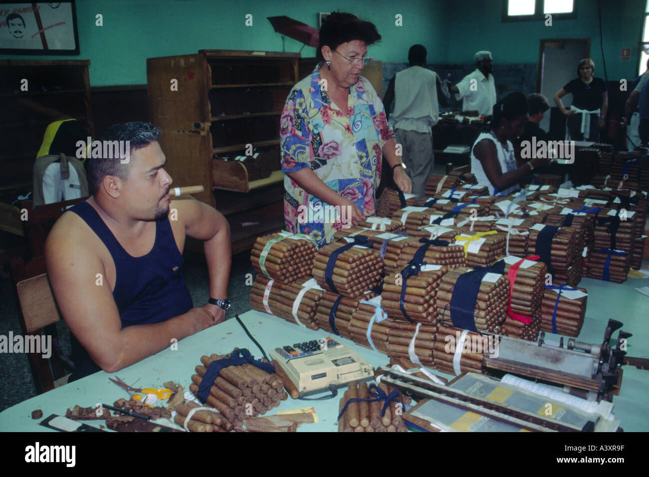 Cuban cigar factory workers hi-res stock photography and images - Alamy