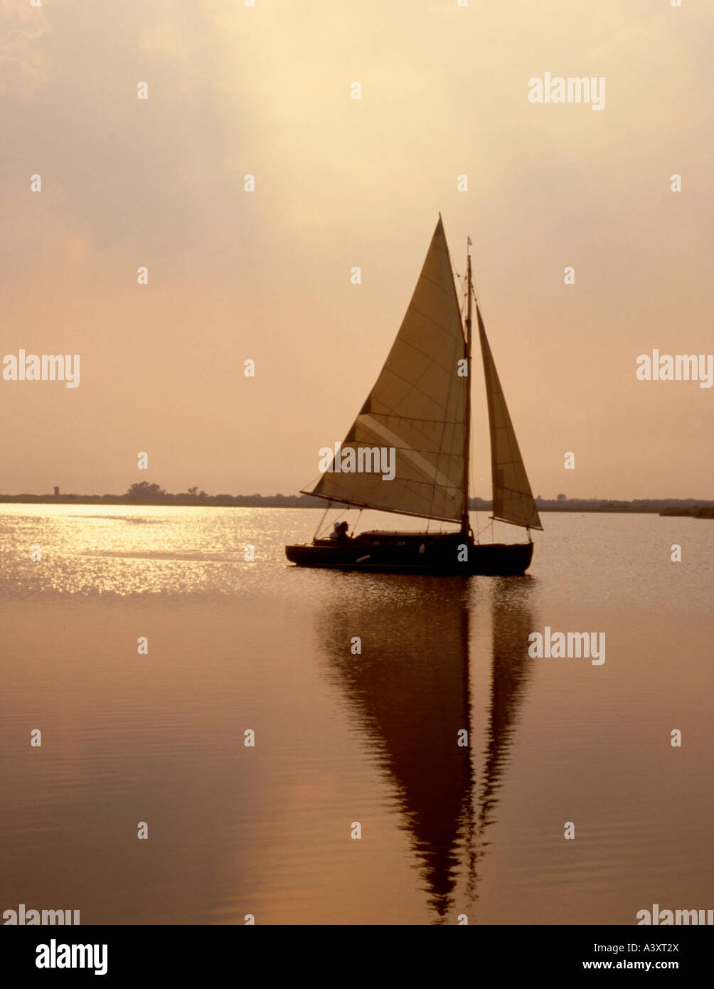 Norfolk broads sailing hi-res stock photography and images - Alamy
