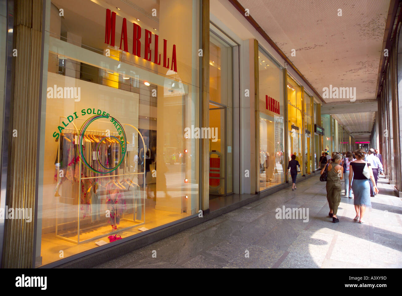 Shopping streets hi-res stock photography and images - Alamy