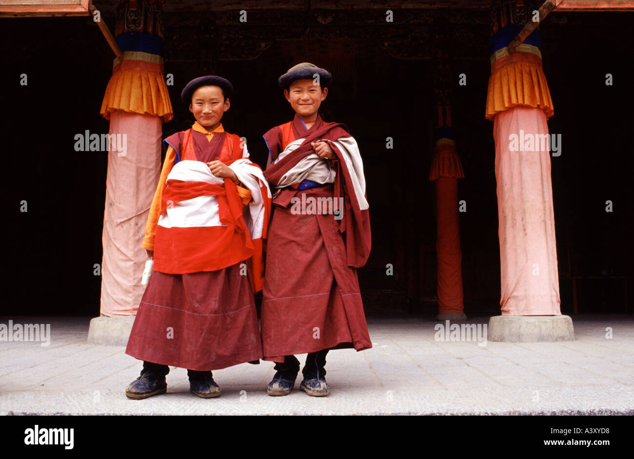 Red hat sect Buddhist novices of the Gelug Buddhism school in Labrang ...
