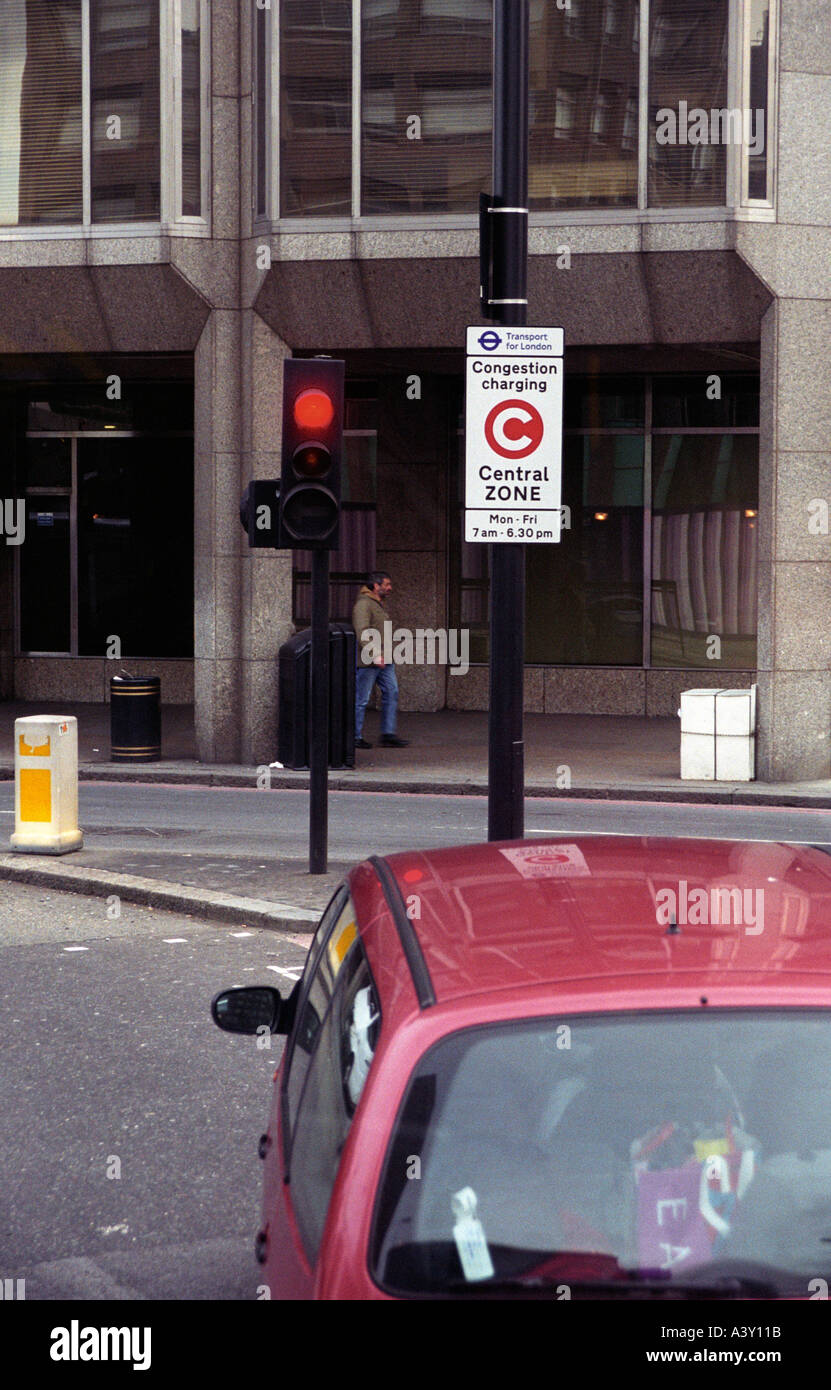 Crowded bus stop london hi-res stock photography and images - Alamy