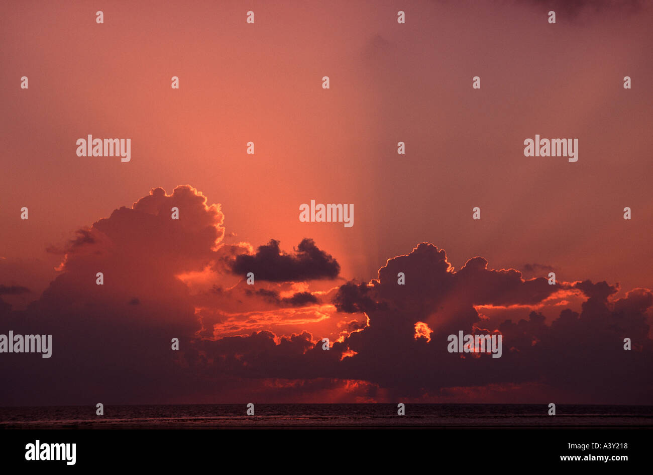 Sunset with sun rays in the Maldives, Indian ocean Stock Photo - Alamy