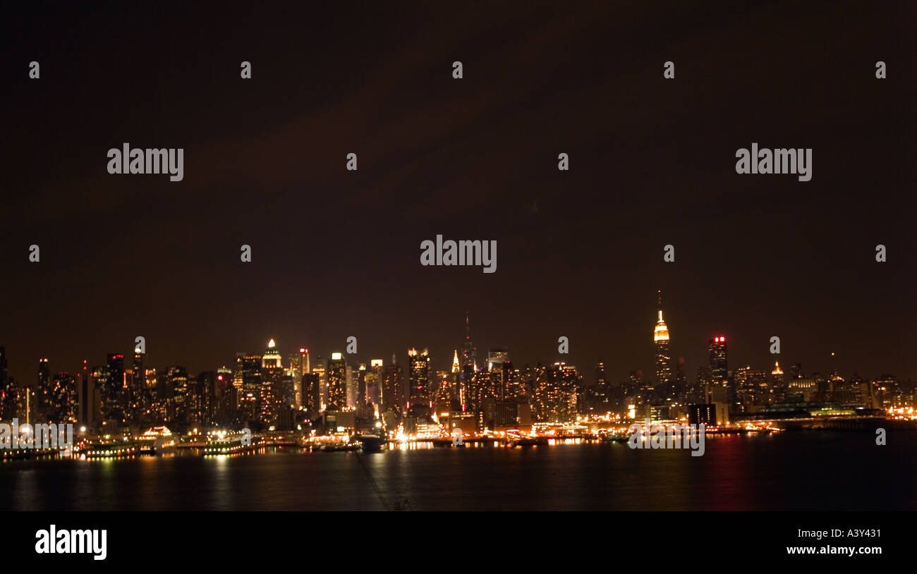 River night view New York City skyline lights Stock Photo - Alamy
