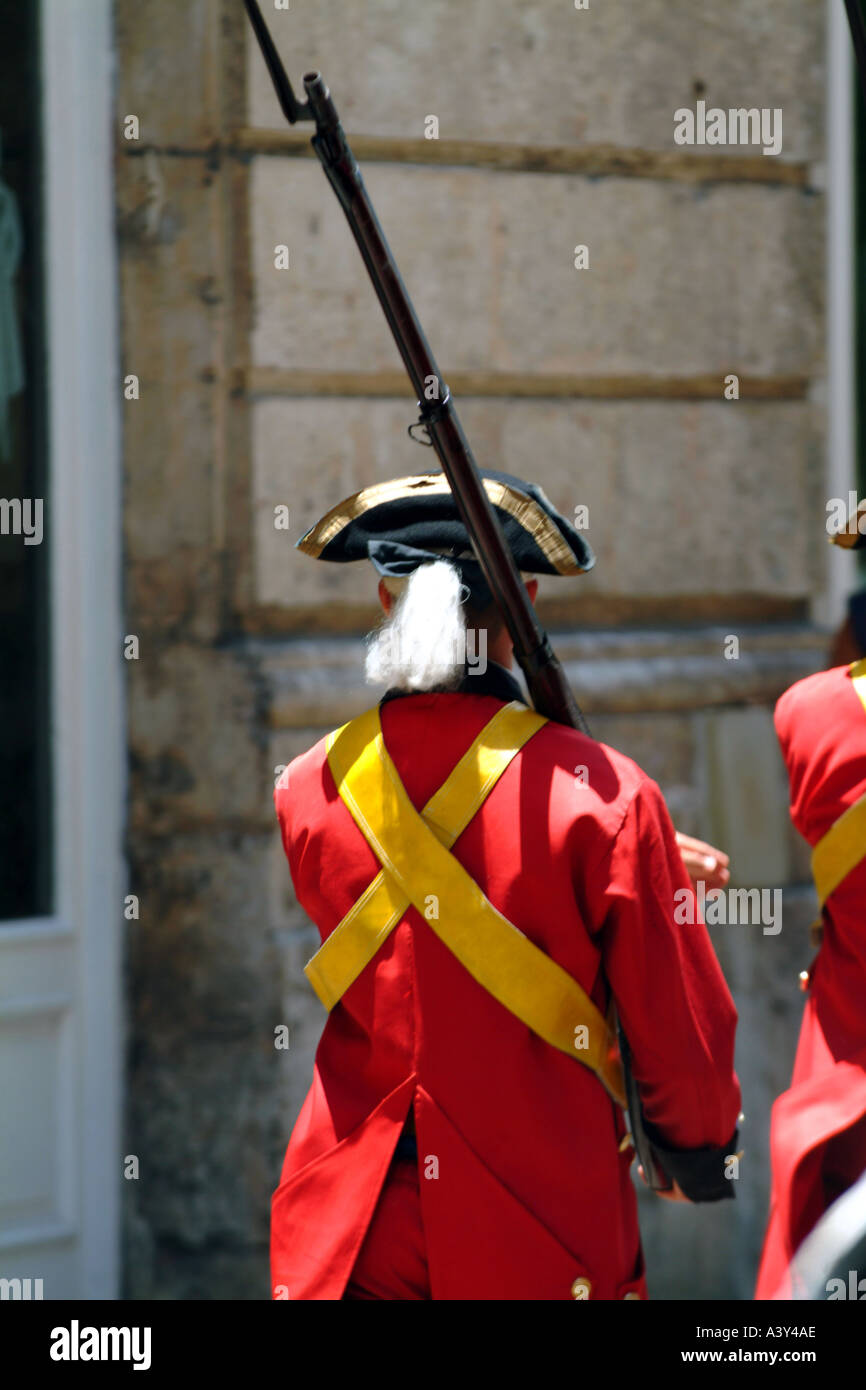 habana havana havanna soldier traditional costume gun Stock Photo - Alamy