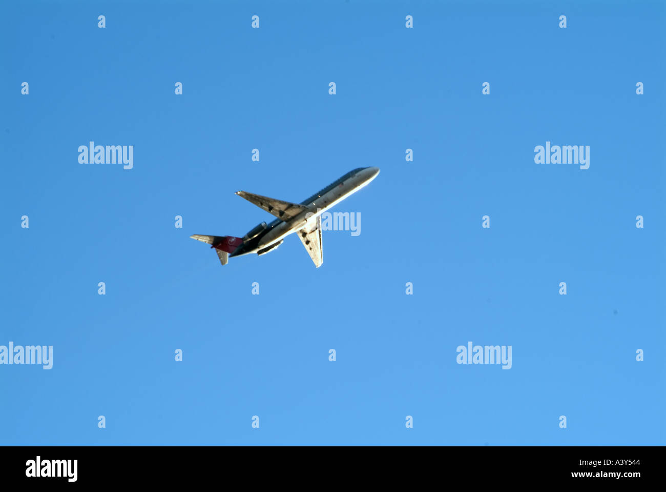Jet plane flying upward overhead during takeoff Stock Photo - Alamy