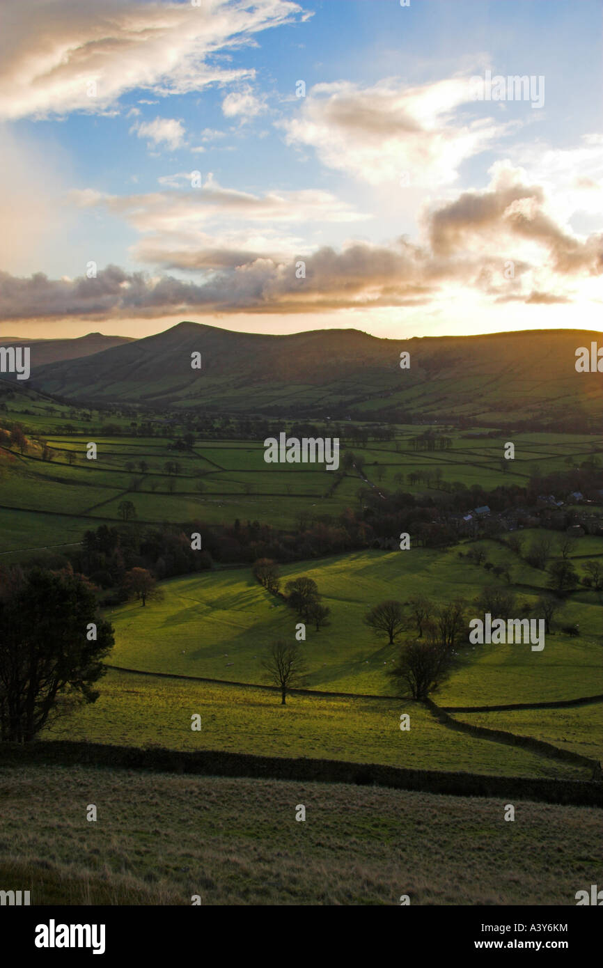 Sunrise in Edale, Peak District National Park, Derbyshire, England ...