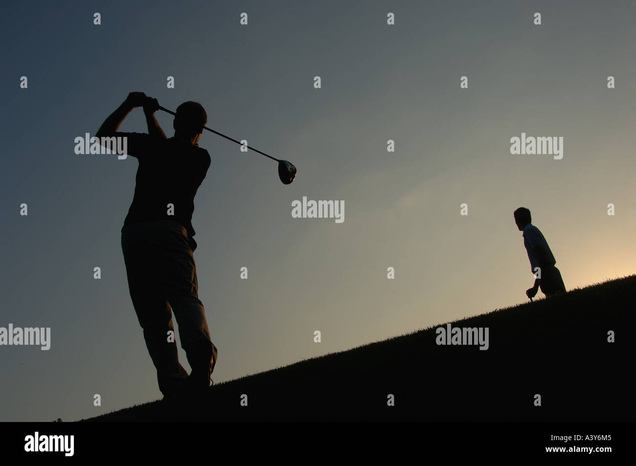 Silhouette man holding golf club hi-res stock photography and images ...
