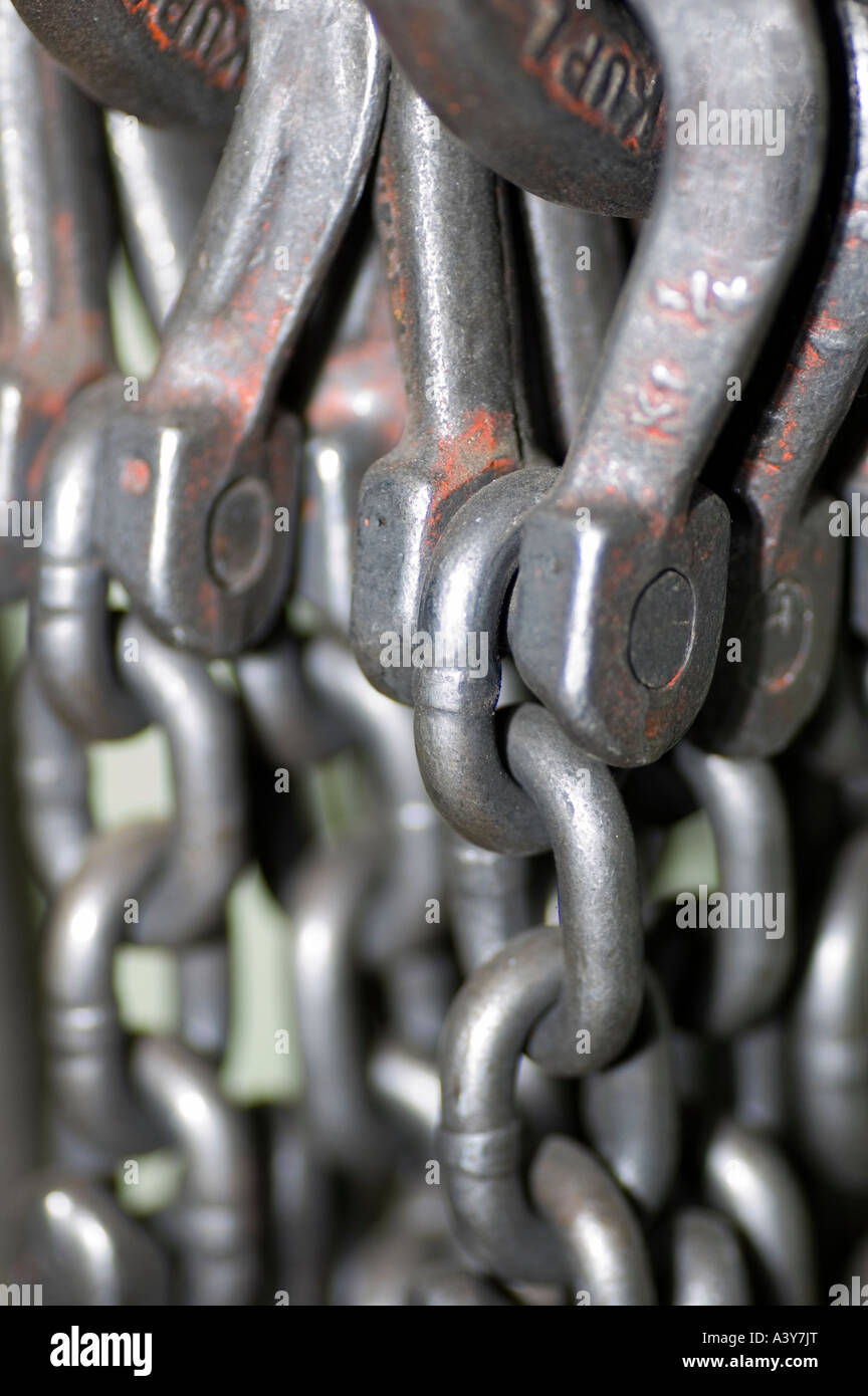 Lifting chains hi-res stock photography and images - Alamy