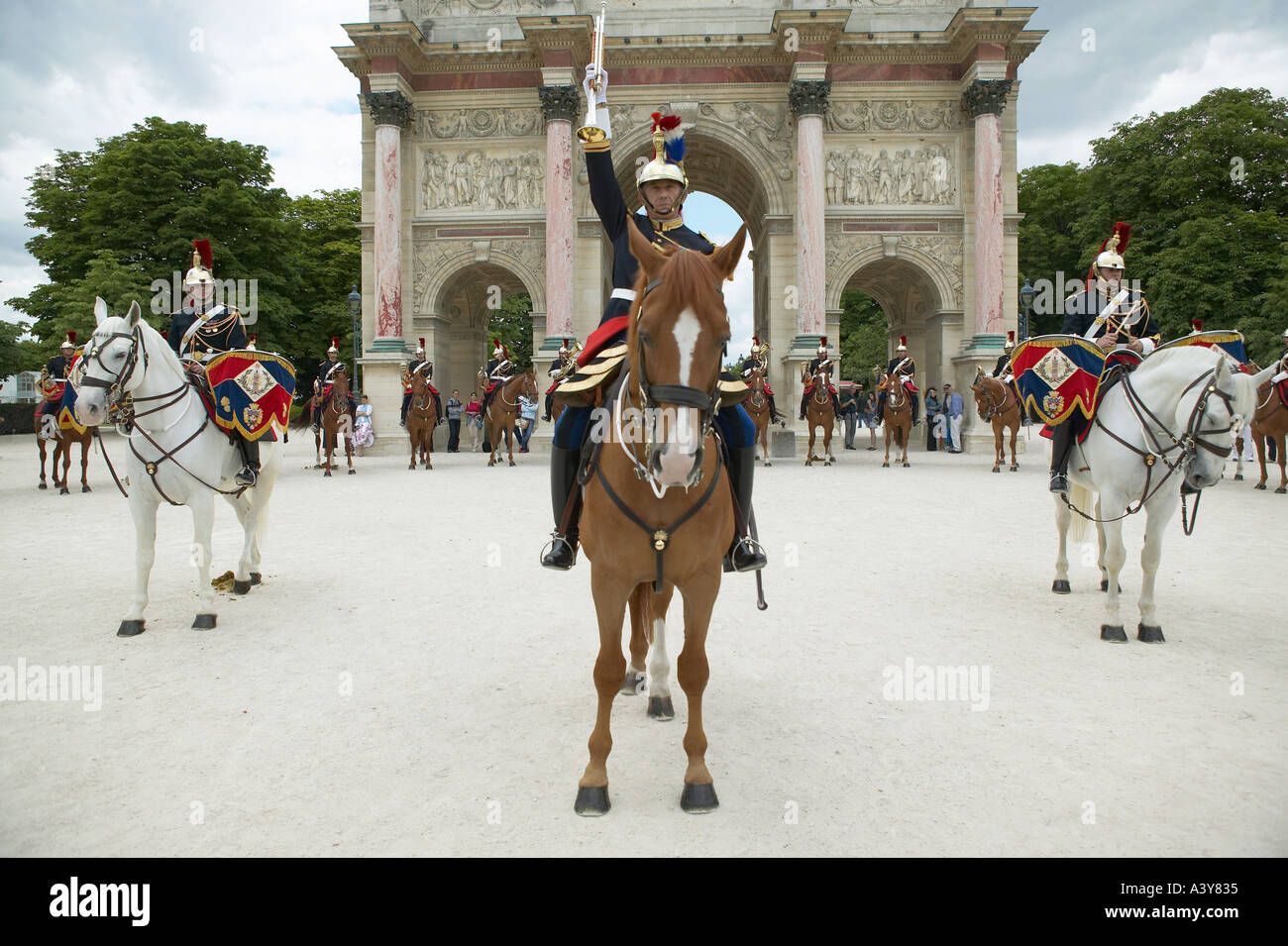 French Republican guards on show in front of the Louvre museum in Paris ...