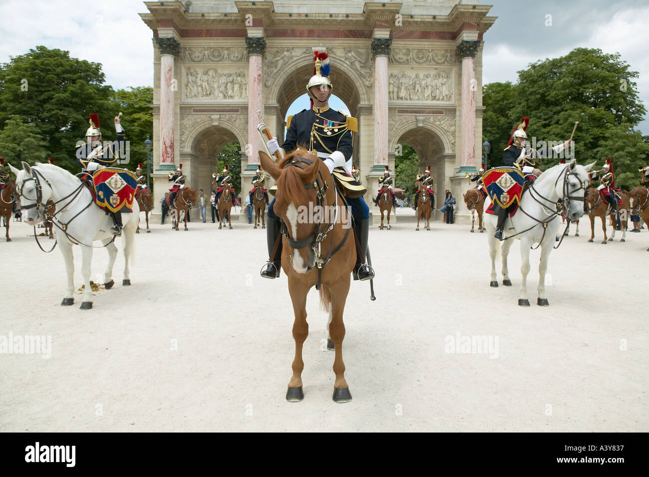 French Republican guards on show in front of the Louvre museum in Paris ...