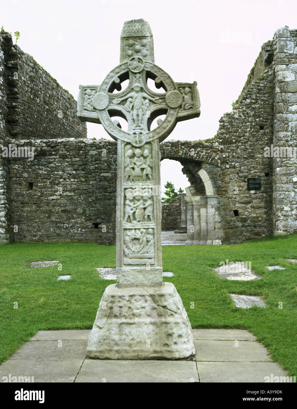 Clonmacnoise high cross hi-res stock photography and images - Alamy
