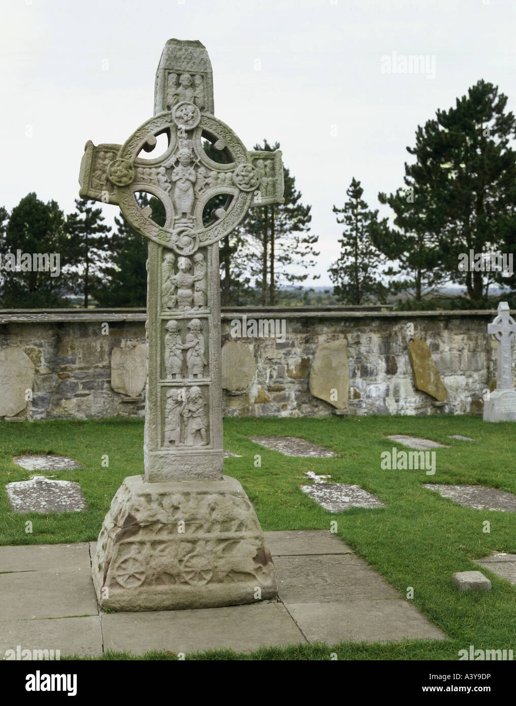 Clonmacnoise high cross hi-res stock photography and images - Alamy