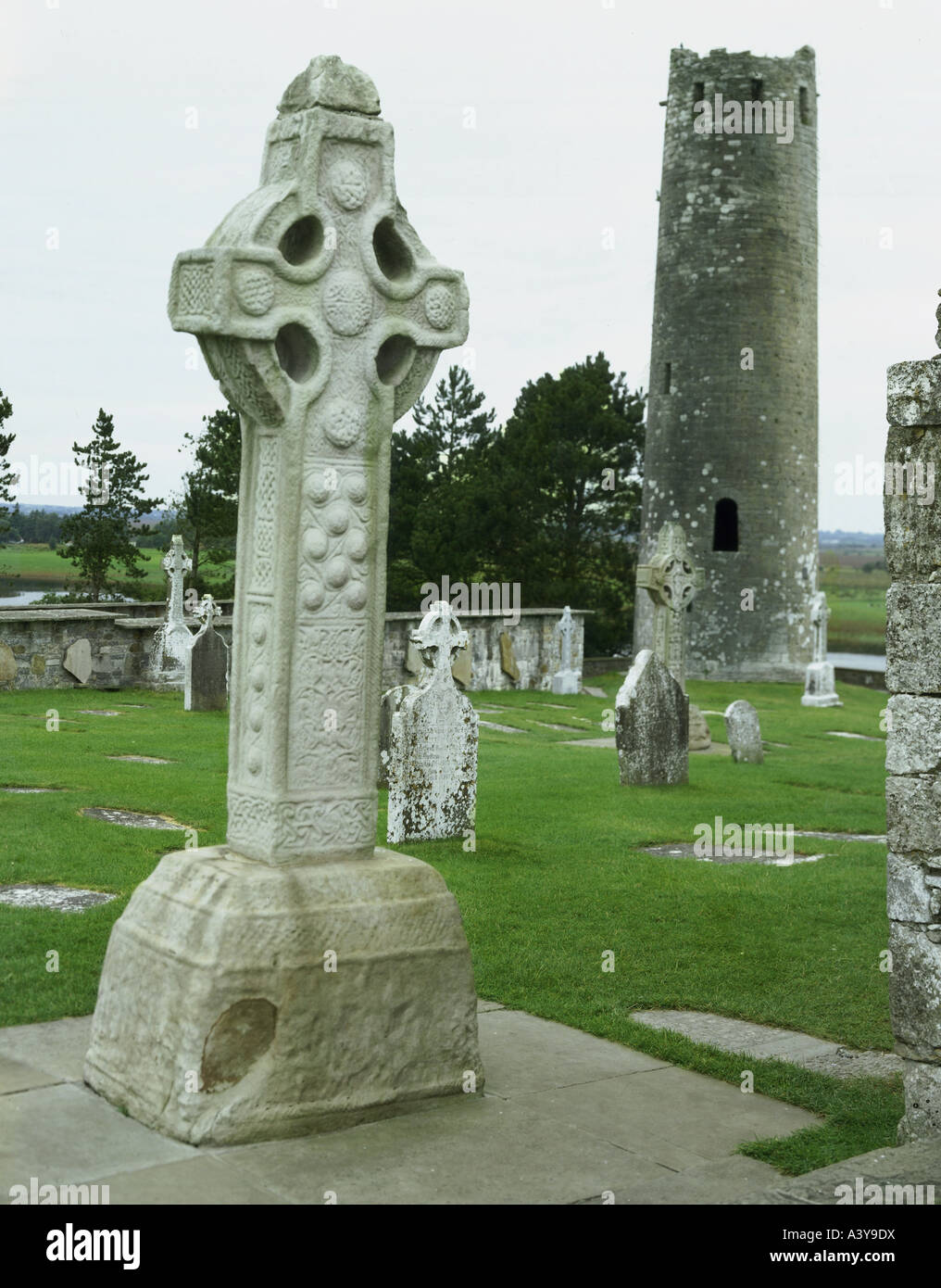 Clonmacnoise high cross hi-res stock photography and images - Alamy