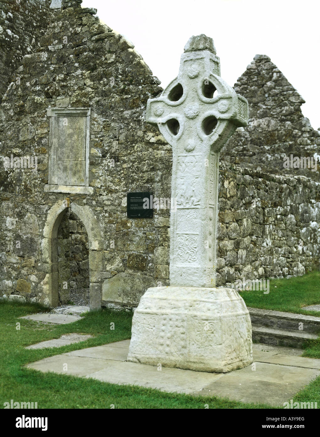 travel / geography, Ireland, Clonmacnoise, monuments, south cross near ...