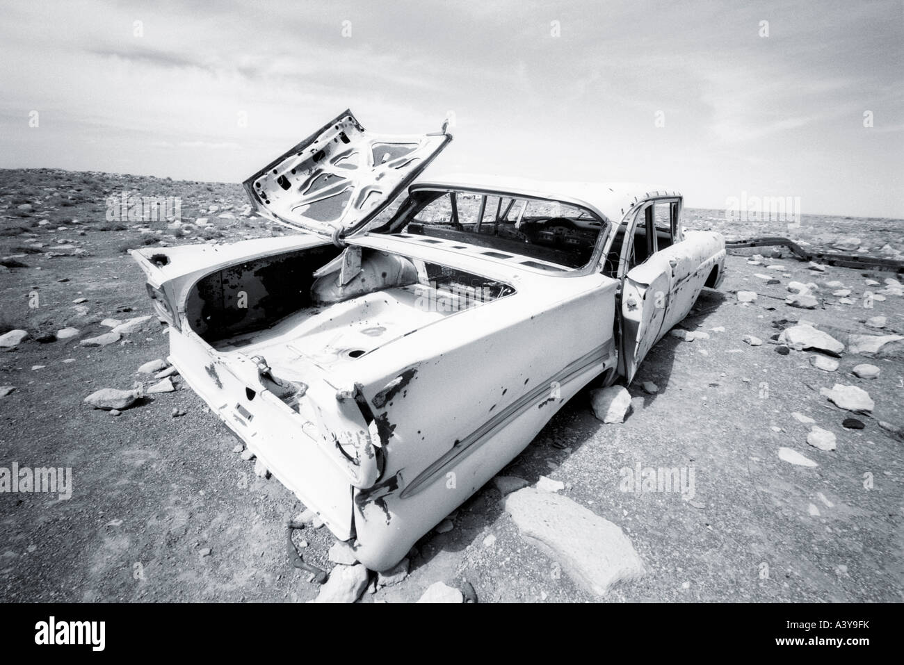 Wrecked car in Arizona desert landscape. USA Stock Photo - Alamy