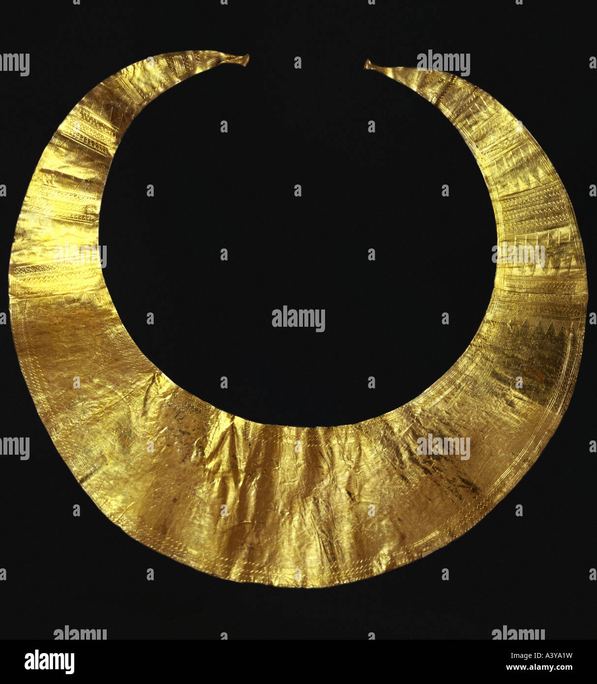 Gold lunula ireland hi-res stock photography and images - Alamy