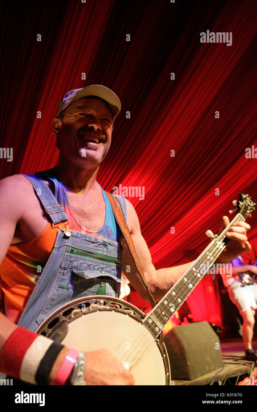 Hayseed Dixie playing on stage in Lost Vagueness, Glastonbury 2005 ...