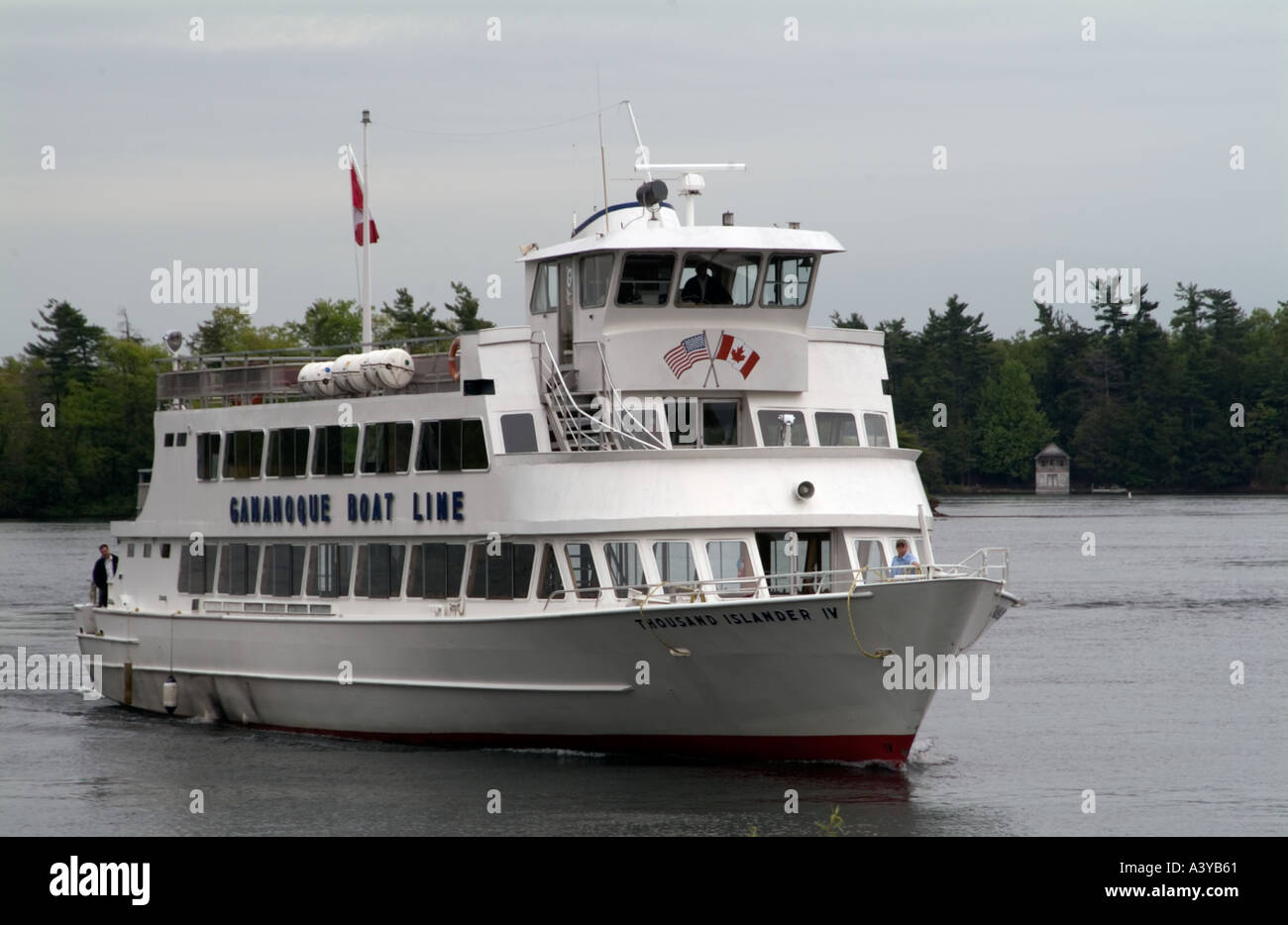 Thousand islands tour boat hi-res stock photography and images - Alamy