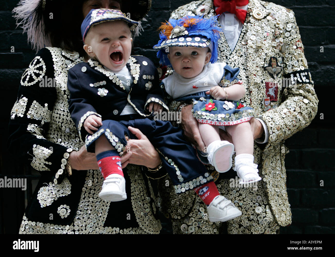 Traditional cockney costume hi-res stock photography and images - Alamy