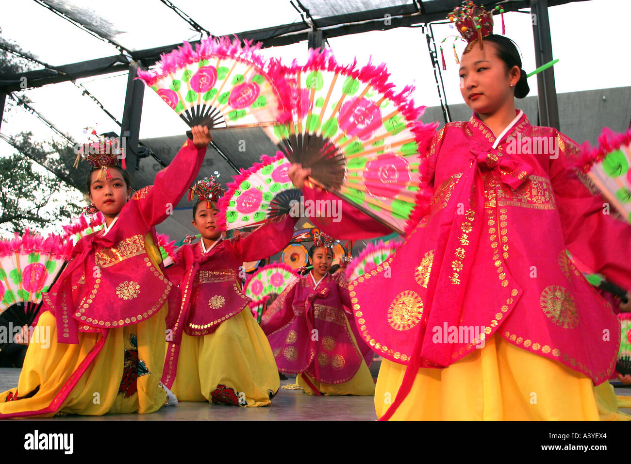 Young Korean Dancers Stock Photo - Alamy