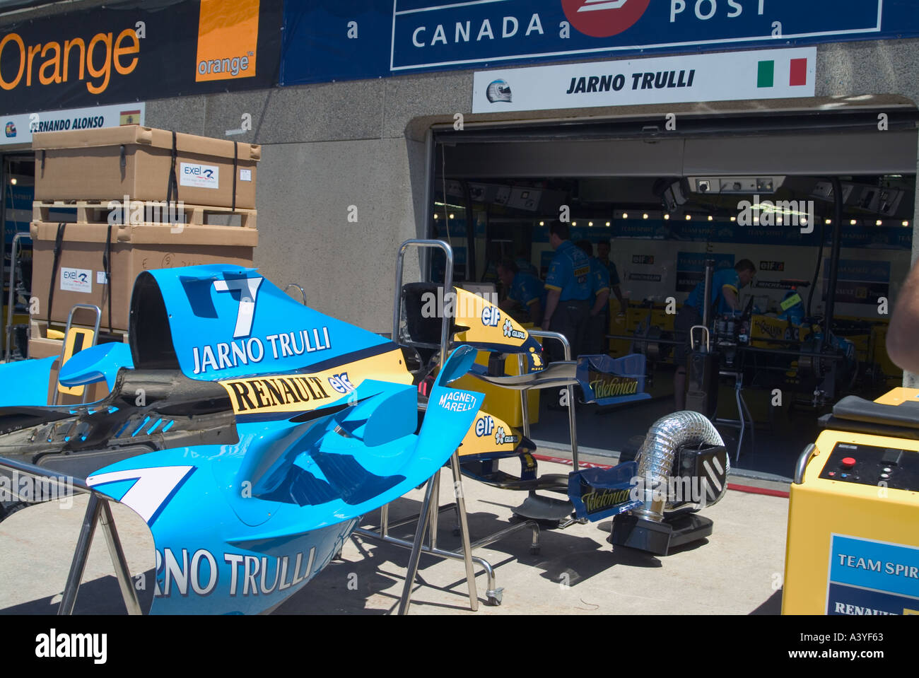 Formula 1 racing car pits front garages renault Jarno Trulli Gilles ...