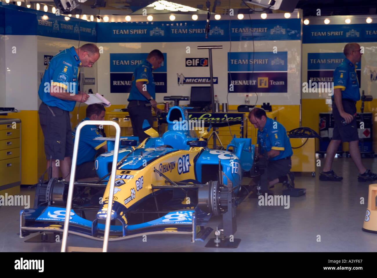 Formula 1 racing car pits front garages elf renault michelin Gilles ...