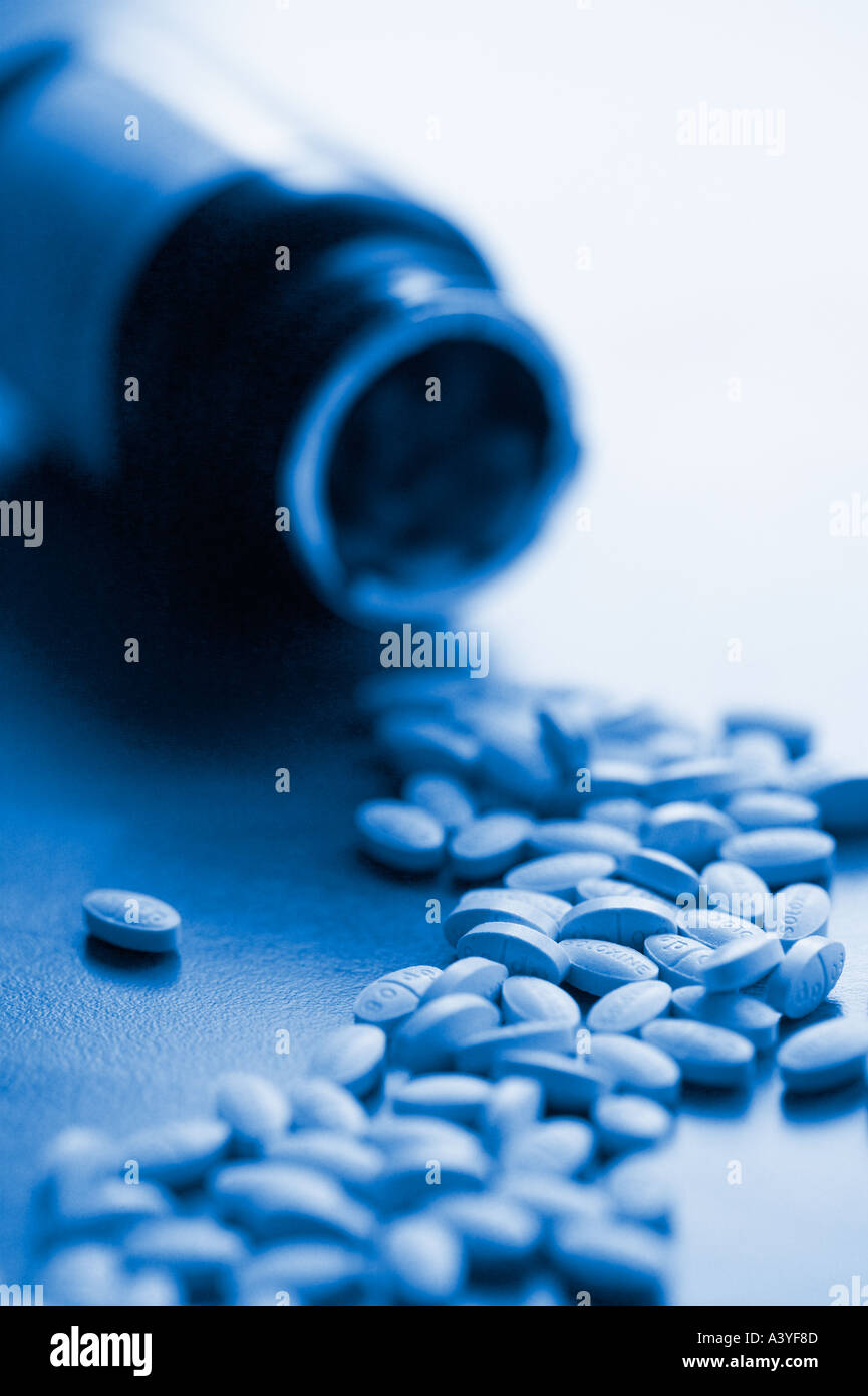 Little blue pills hi-res stock photography and images - Alamy