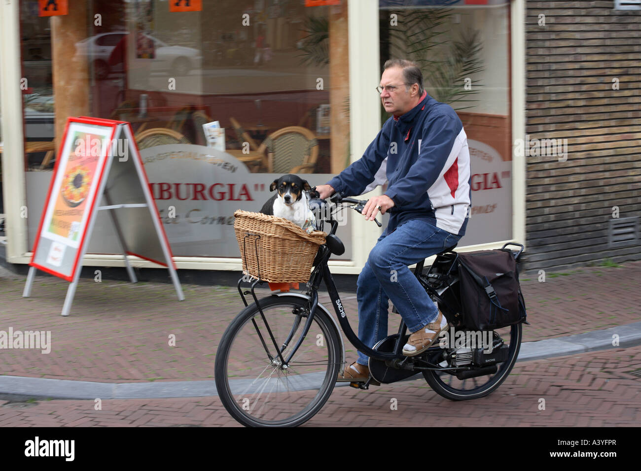 Man rider basket hi-res stock photography and images - Alamy