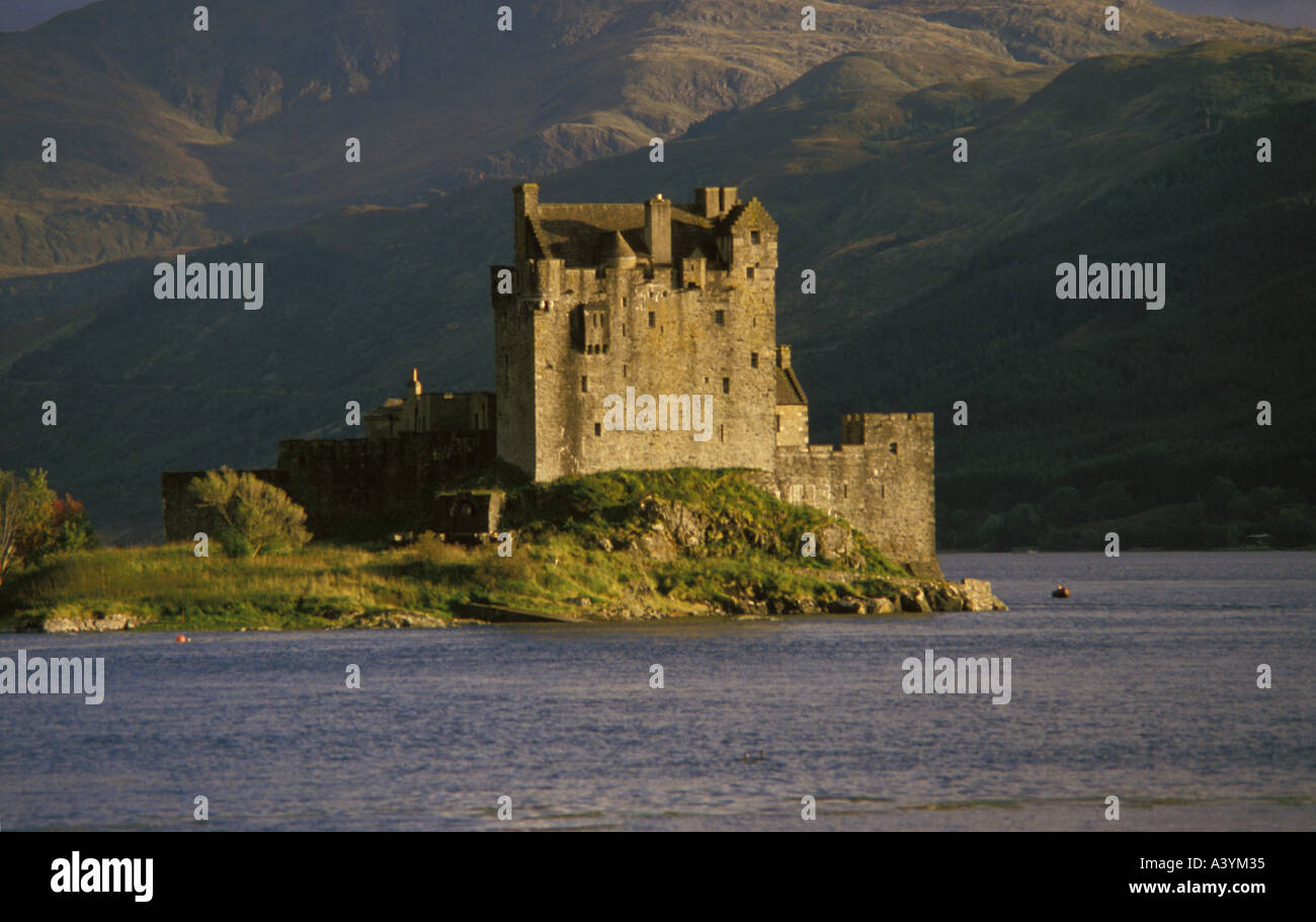 Castle scottish hi-res stock photography and images - Alamy