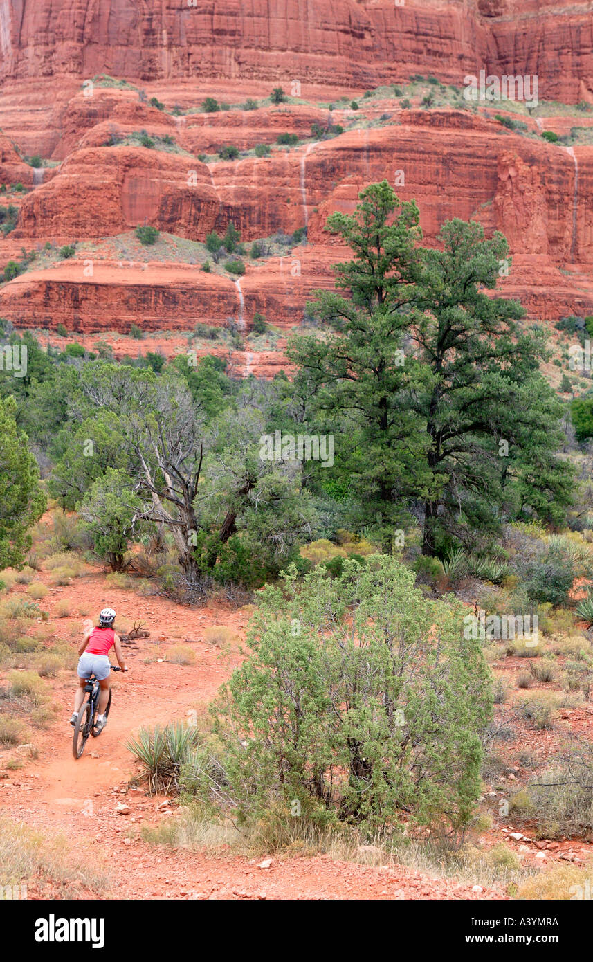 Girls riding mountain bikes hi-res stock photography and images - Alamy