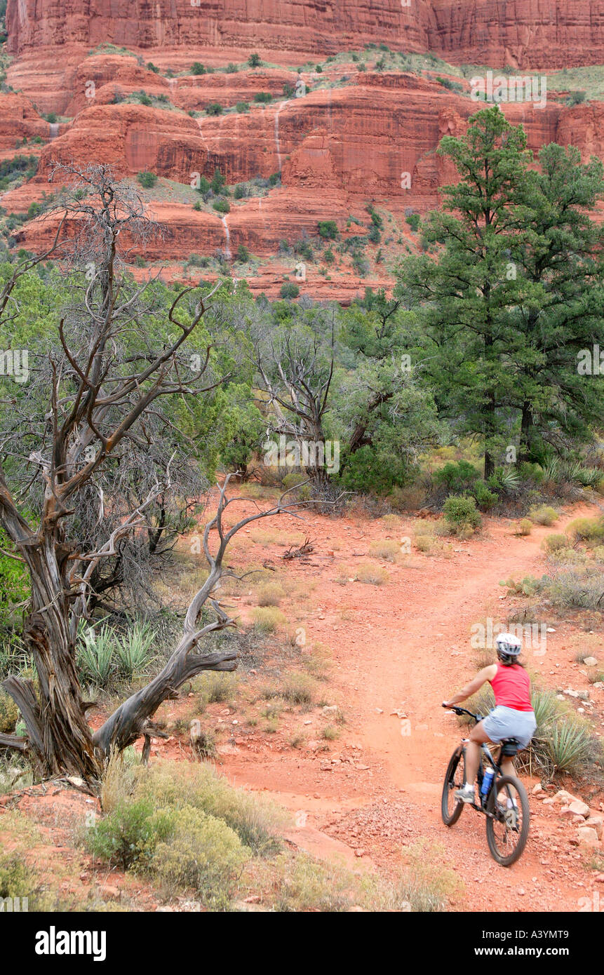 Girls riding mountain bikes hi-res stock photography and images - Alamy